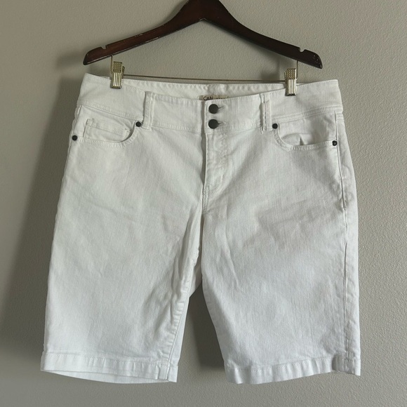 CAbi | Shorts | Cabi Jean White Denim Shorts Size 6 Womens Bermuda ...